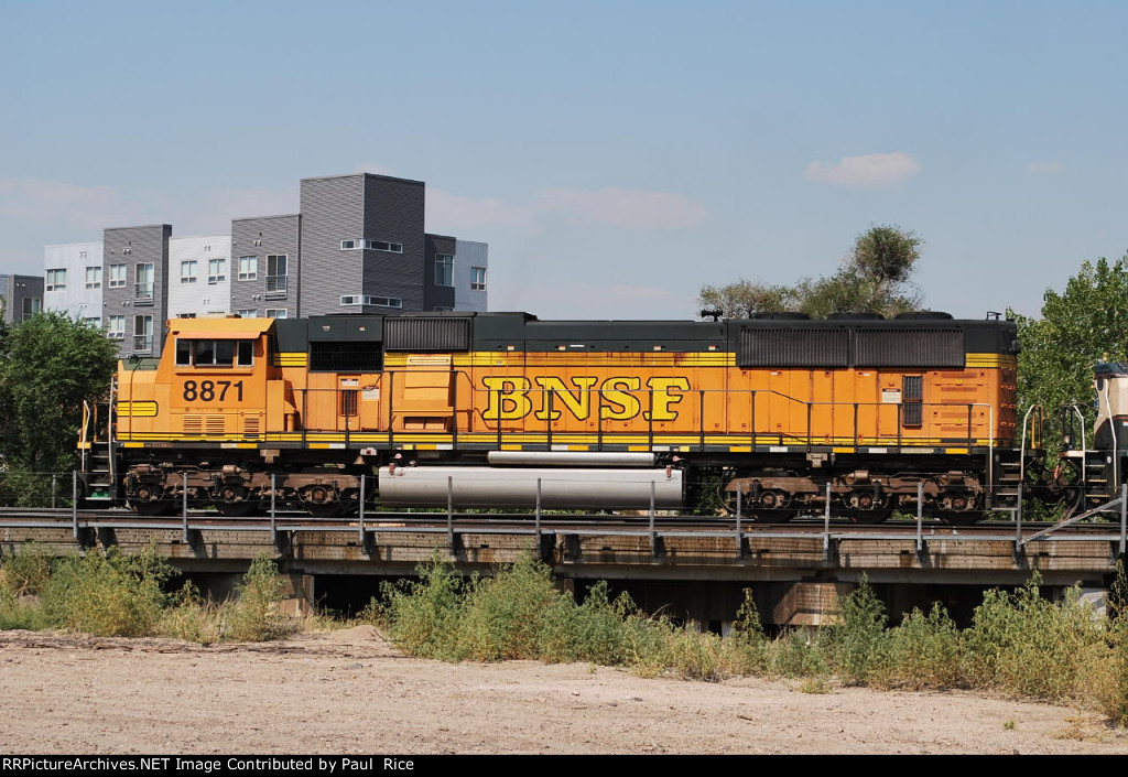 BNSF 8871